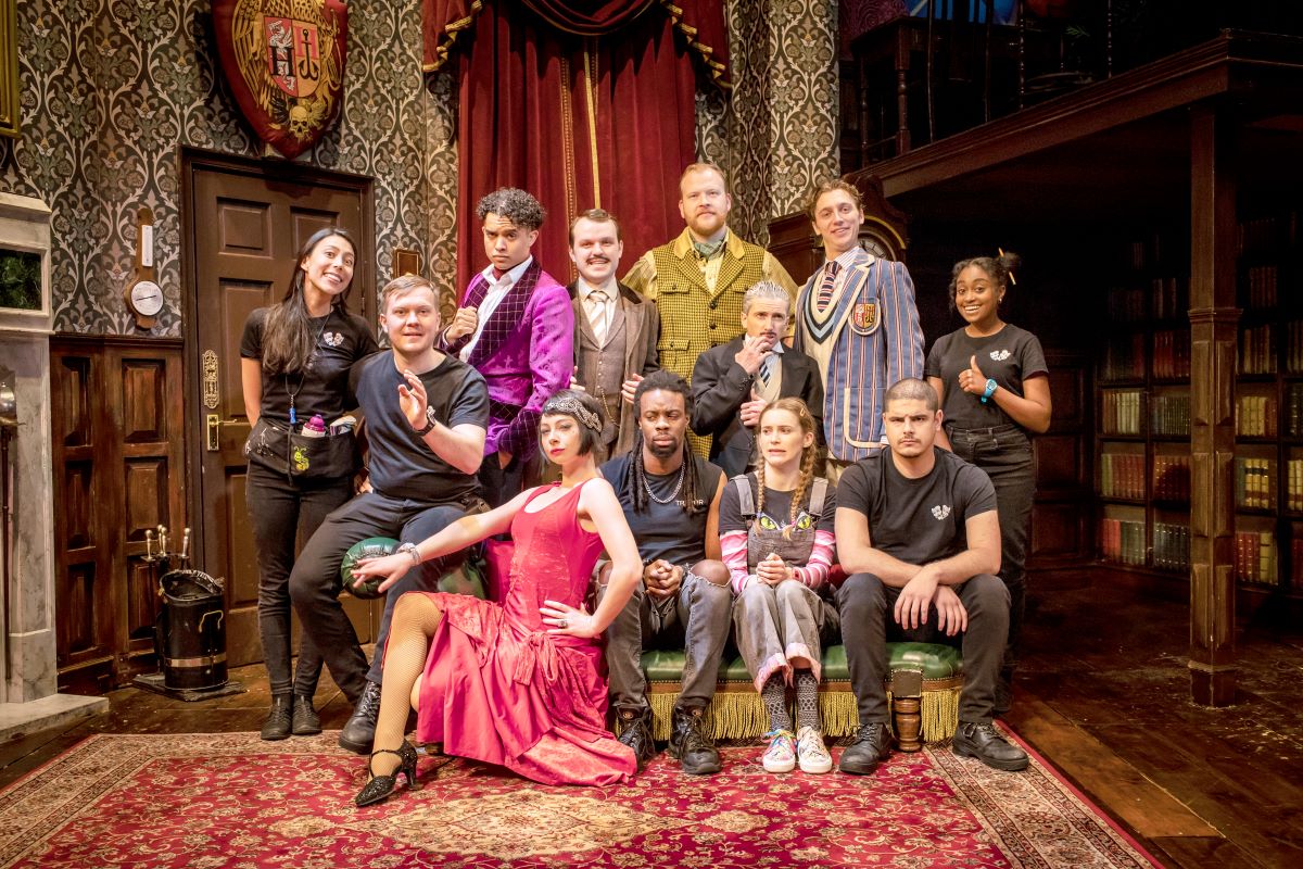 Understudies and other crew keep theaters alive in the pandemic - Youth ...