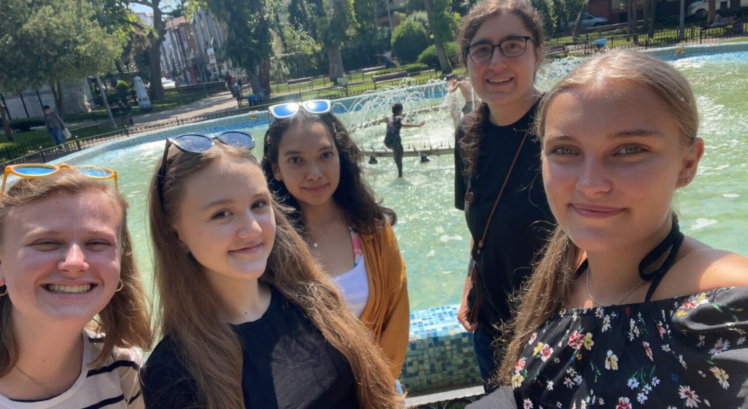 Fountain selfie Norah Tanya Regina Mary, Holly reszd - Youth Journalism ...