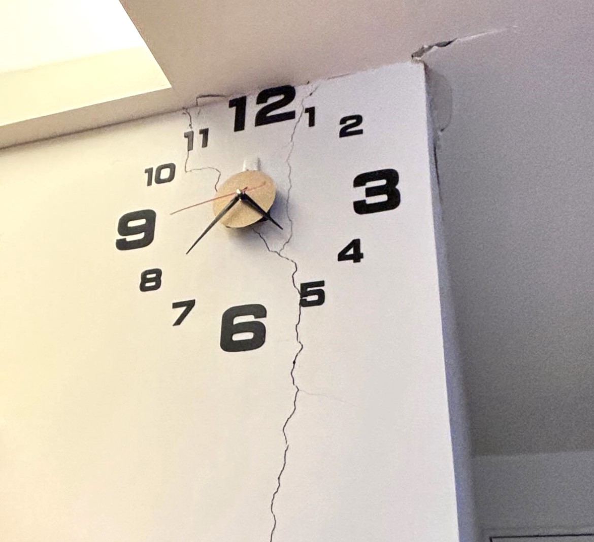Taiwan earthquake, clock, Yuhan Tsai - Youth Journalism International