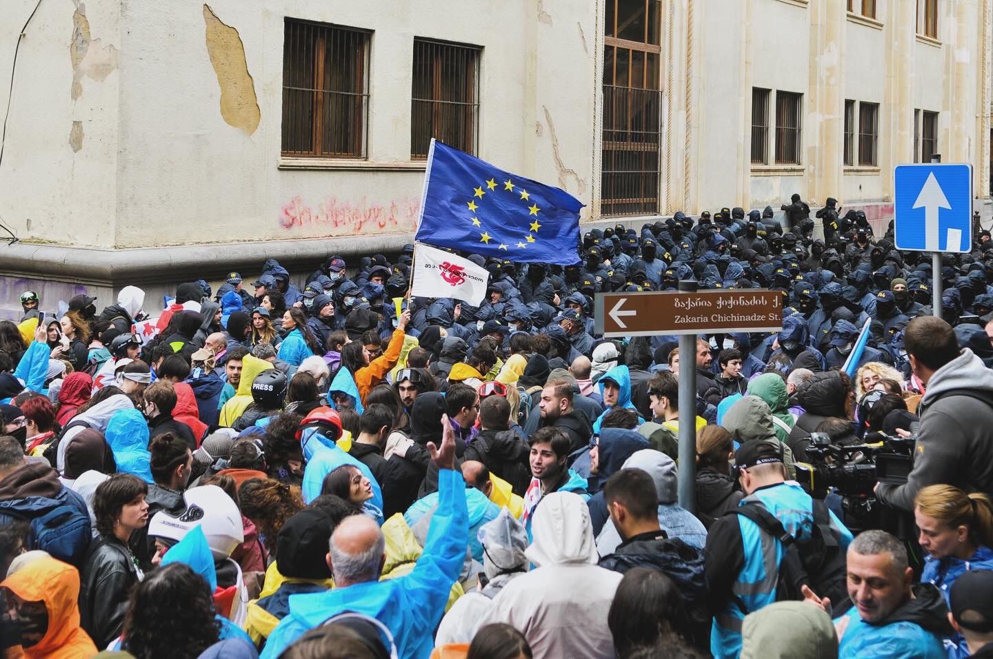 Georgian government moves closer to Moscow, people continue to protest ...